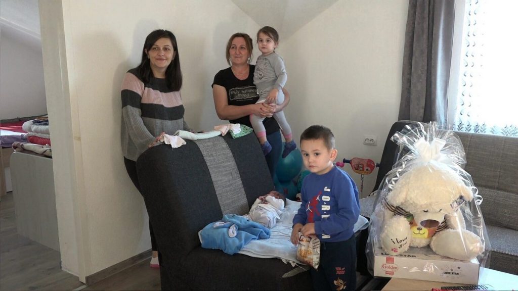 DERVENTA: Luka Tadić prva beba u novoj godini (FOTO) - Glas Regije