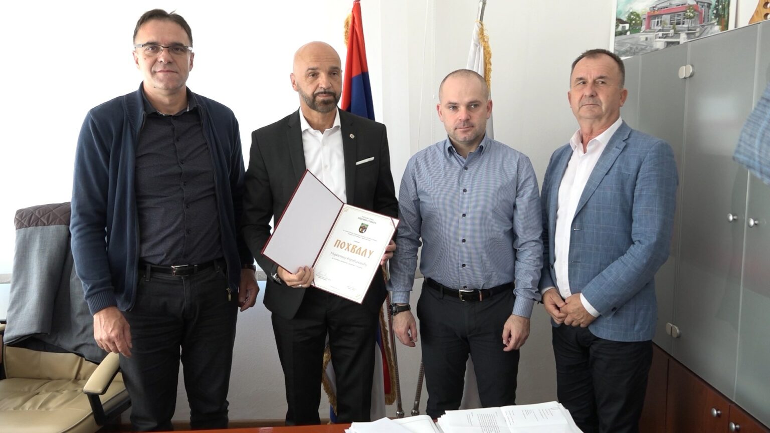 STANARI: Humanista iz Njemačke donirao udžbenike osnovcima - Glas Regije