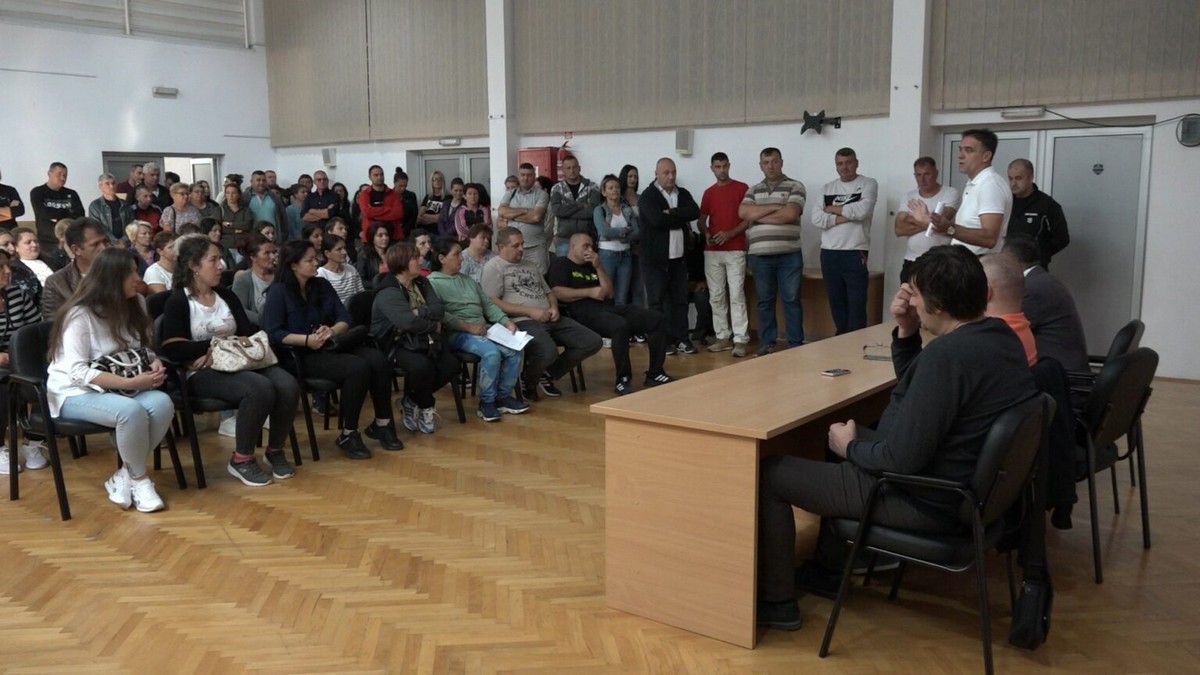 STANARI: Stipendije za 187 srednjoškolaca - Glas Regije