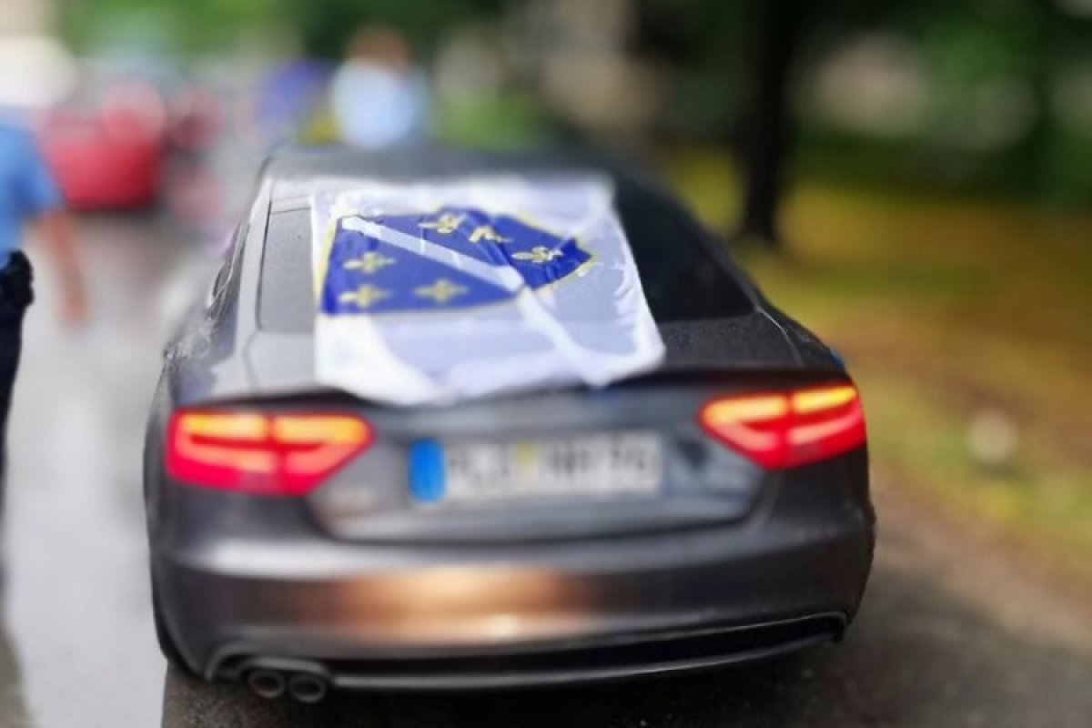 Policija kaznila osobe iz FBiH: Sa zastavama Armije RBiH vozili kroz ...